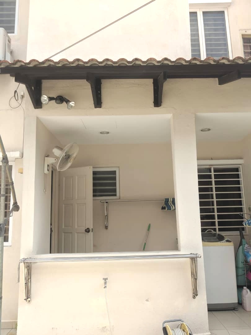 Two and half Storey Landed House for Rent at Selangor Seri Kembangan
