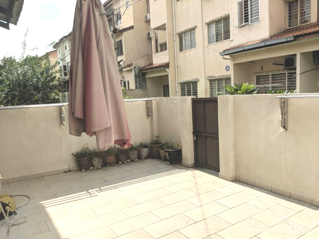 Two and half Storey Landed House for Rent at Selangor Seri Kembangan