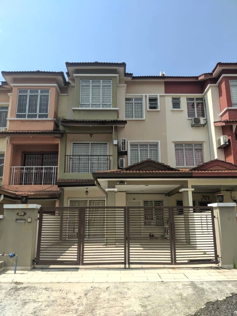 Two and half Storey Landed House for Rent at Selangor Seri Kembangan