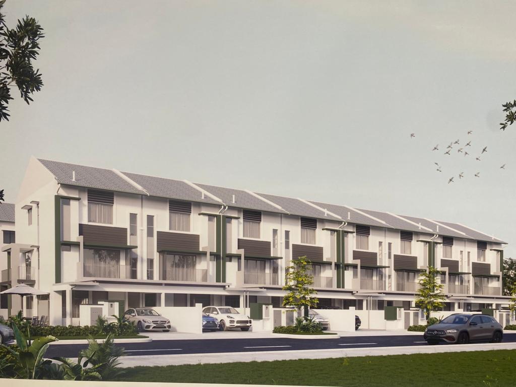 [WTS] 5 Bedrooms 3 Storey Terrace Antara Gapi Sere