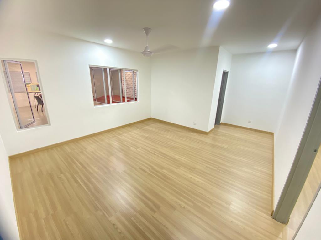 [WTS] 5 Bedrooms 3 Storey Terrace Antara Gapi Sere
