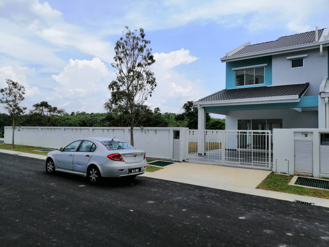 DS Corner in Seremban 2 with 40 feet side land for Sale at Negeri ...