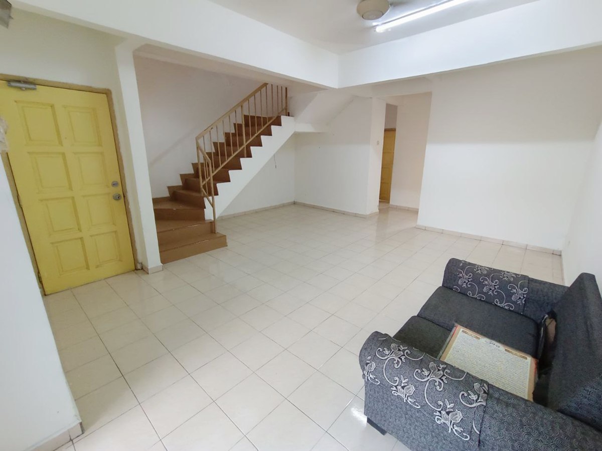 2 Storey Terrace Jalan Pulau Indah Subang Impian for Sale at Selangor Shah Alam