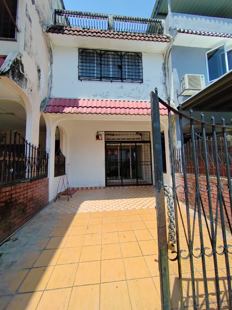2 AND HALF STOREY TERRACE Tmn Seraya Ampang for Sale at Selangor Ampang