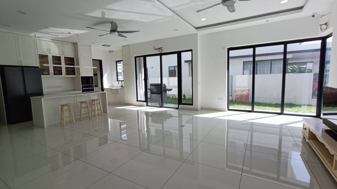 Renovated Double Storey Semi-D Reesia Elmina for Sale at Selangor Denai ...